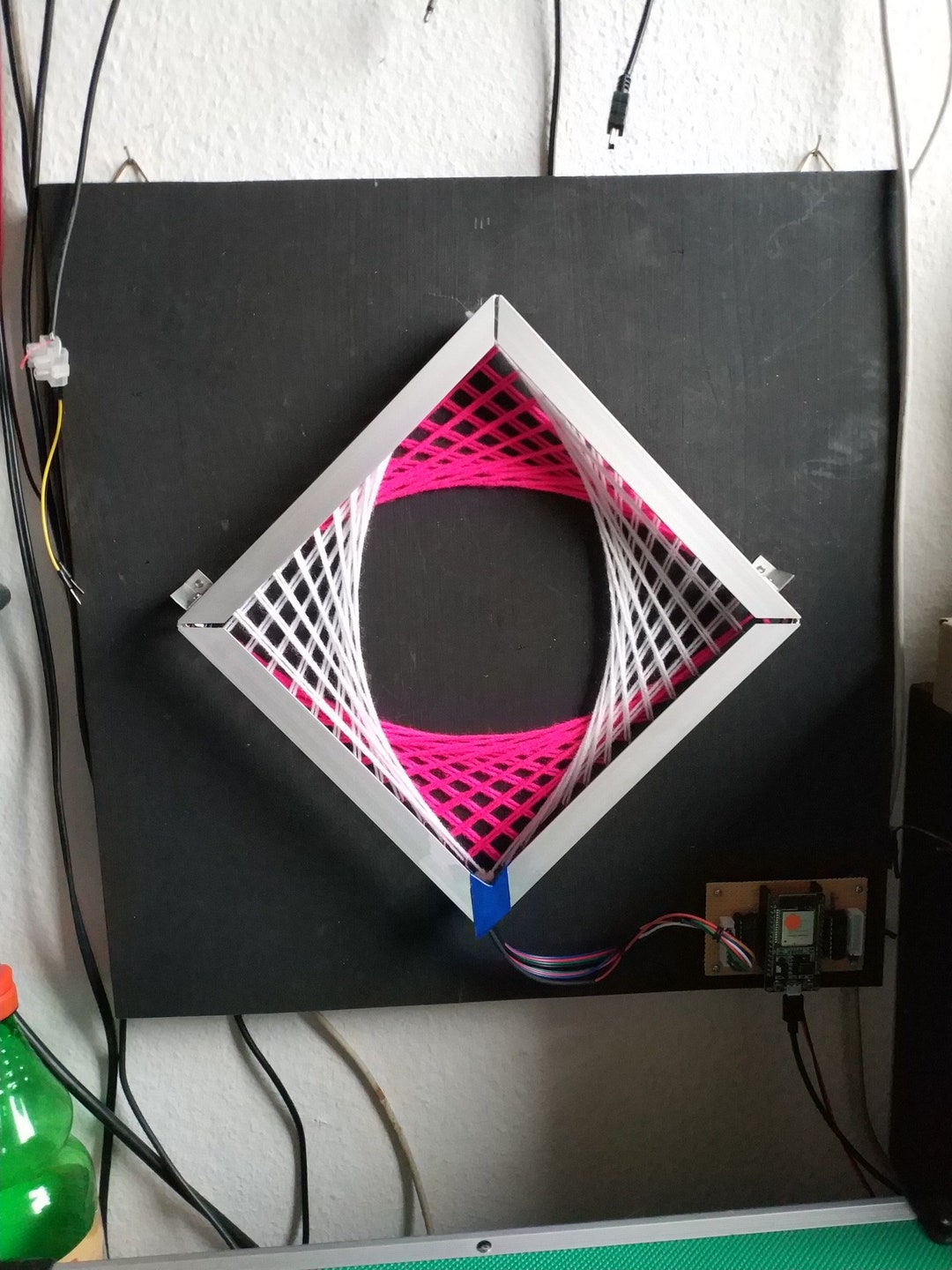Quadrat UV string art - viele pattern, steuerbar per browser, bpm speed ...