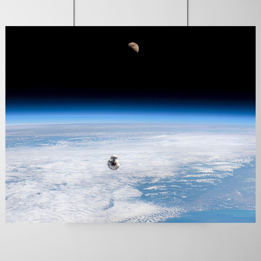 Spacex Dragon Endeavour Approaching the ISS, NASA Art Wall Decor Print ...
