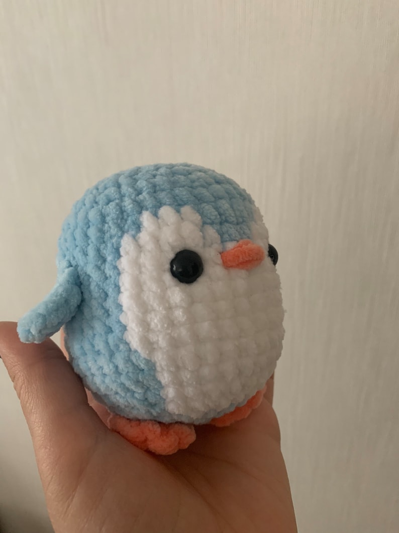 Crochet Penguin Plushie, Chubby Amigurumi Stuffie, Mini Pingu (10 Cm ...