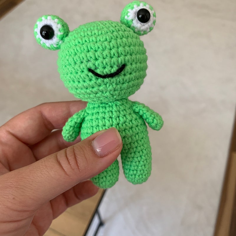 Crochet Frog Keychain - Etsy