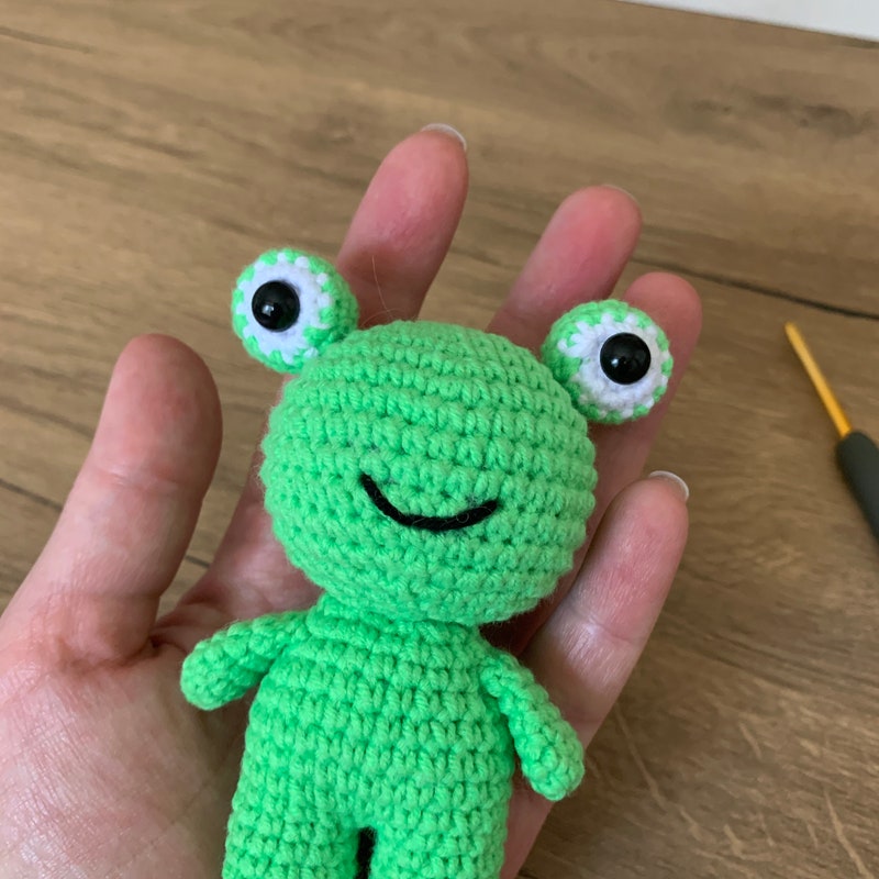 Crochet Frog Keychain - Etsy