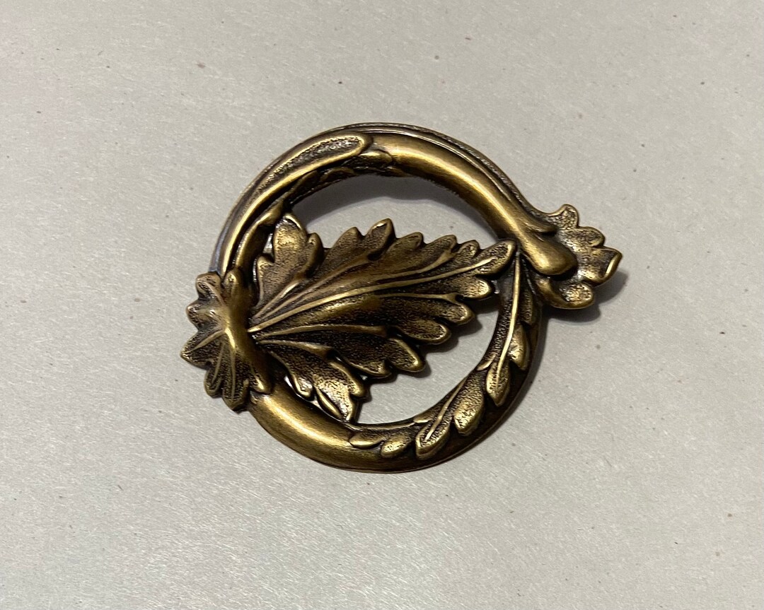 Circle Pin, Victorian Look Pin, Leaf Pin, Collar Pin, Scarf Pin - Etsy