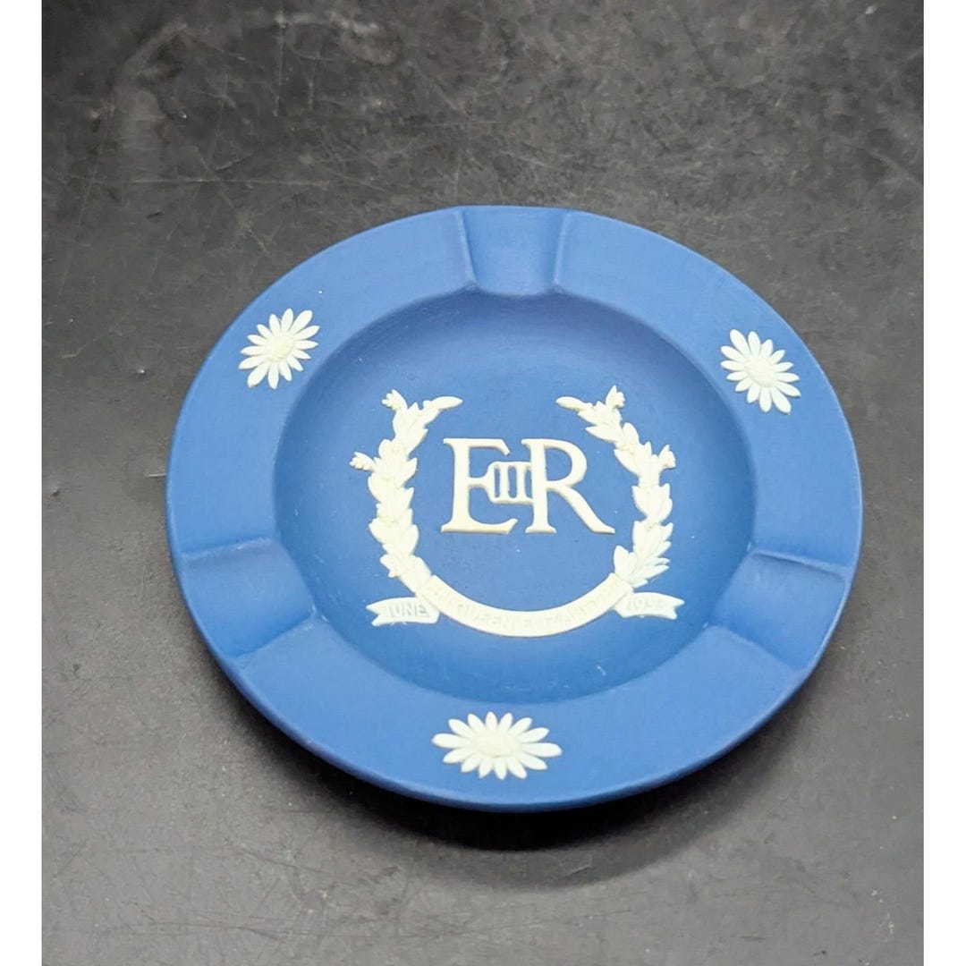 1953 QUEEN ELIZABETH II Coronation Ashtray Wedgwood Royal Blue Jasperware - Etsy