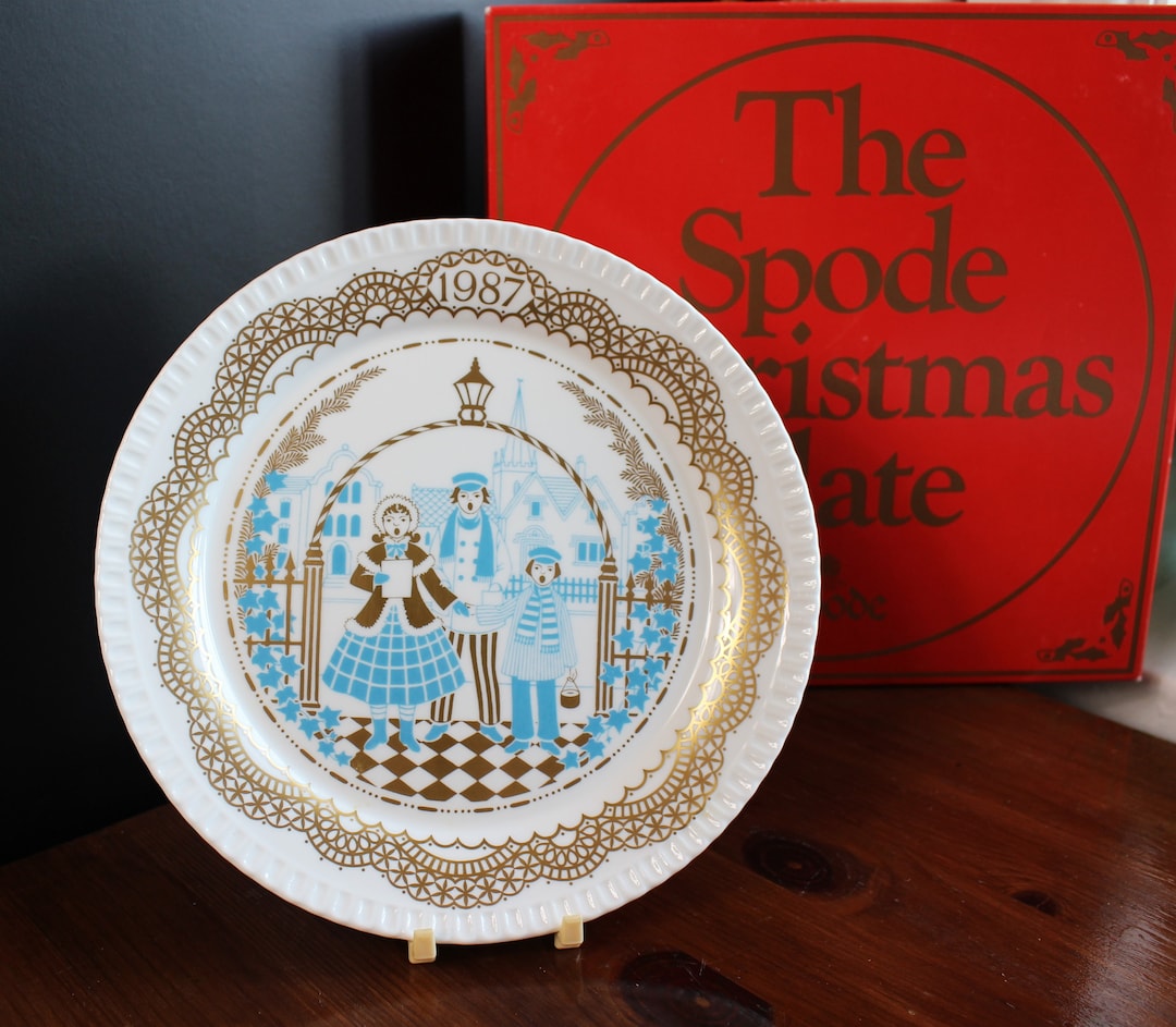 Vintage Spode 'christmas Pastimes' Plate 'carol Singers 1987, No. 6 ...