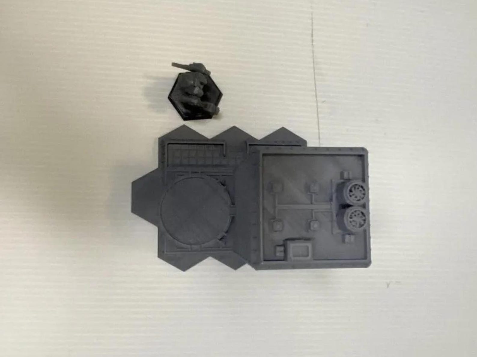 Corporate Tower W/ VTOL Pad W/ Hex Base, Tabletop War Game Terrain (6mm ...