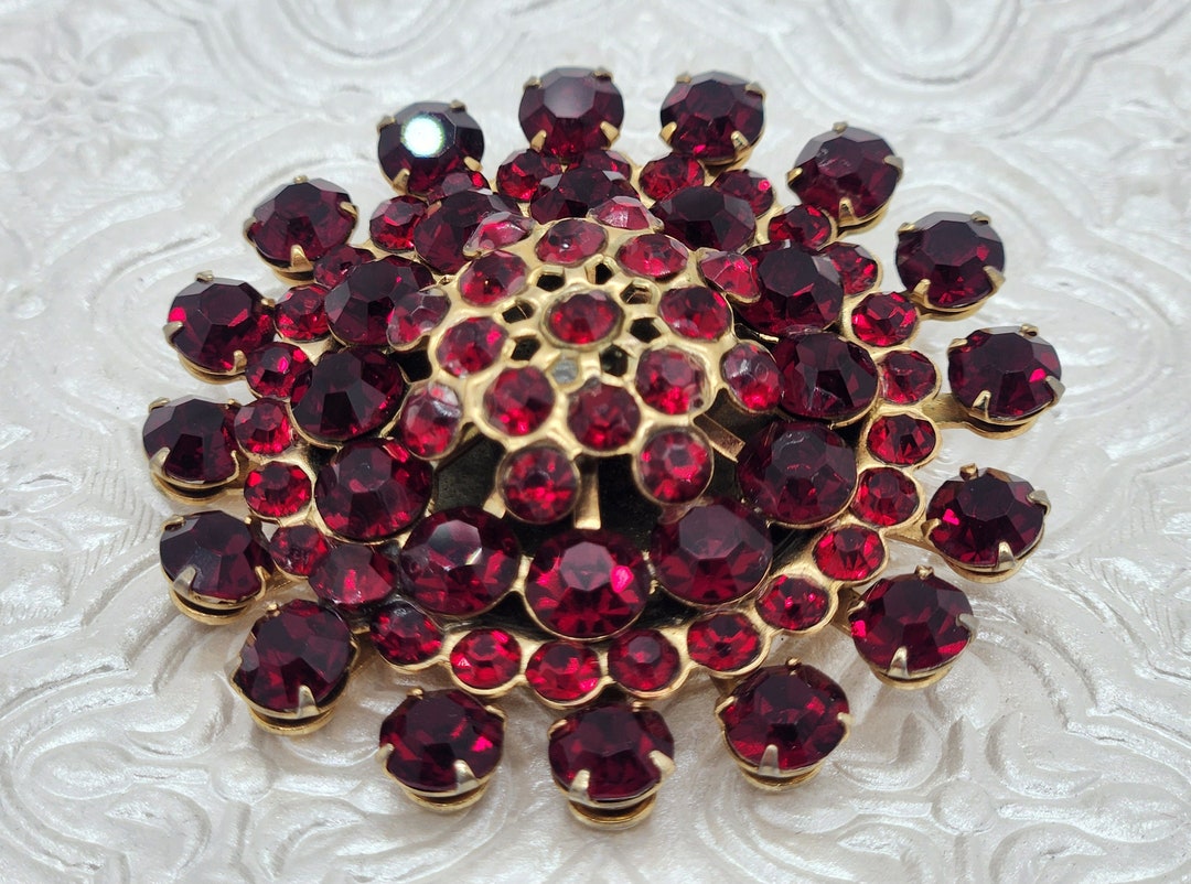 WEISS Red Rhinestone Cluster Starburst Vintage Brooch Pin Gold-tone ...