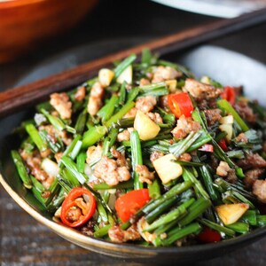 Garlic Chive Broad Leaved Nira, 100 Seeds, Chinese Leek Japanese ...