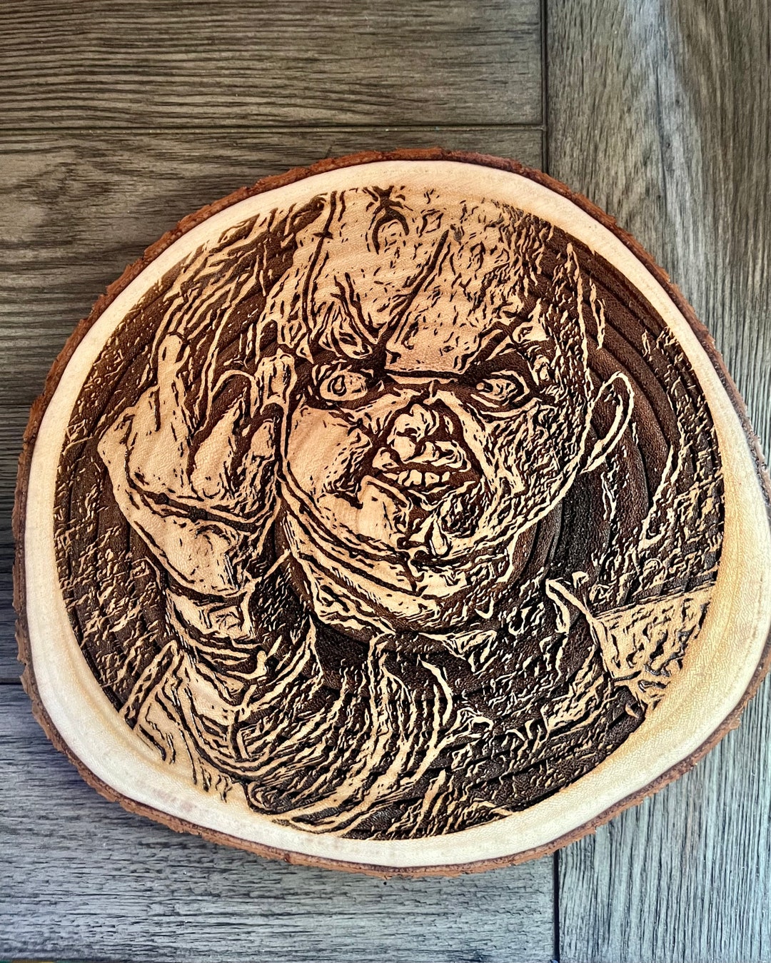 Chucky Wood Slice, Horror Tribute Decor, Horror Fan Gift, Scary Movie ...