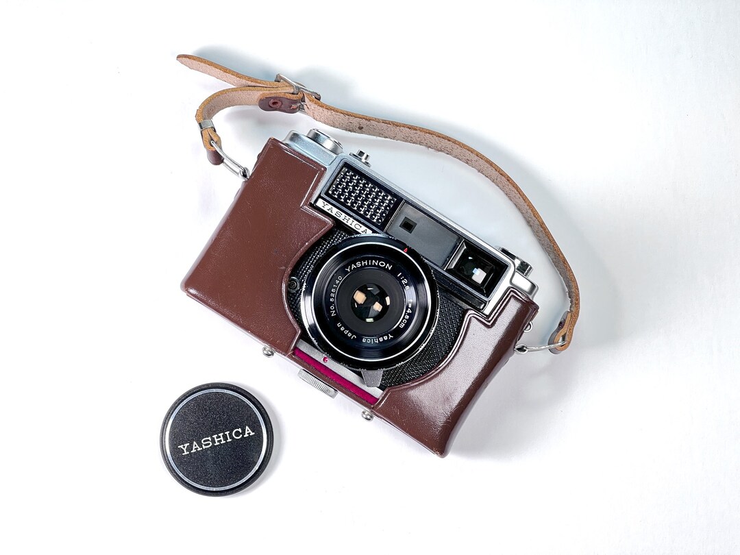 Yashica MII Vintage 35mm Film Camera With Half Case, Lens Cap, and ...
