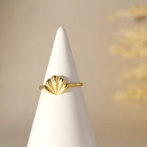 Gold Seashell Ring Gold 14k Summer Gold Ring Pretty Summer Time Ring Stackable Ring Never ...