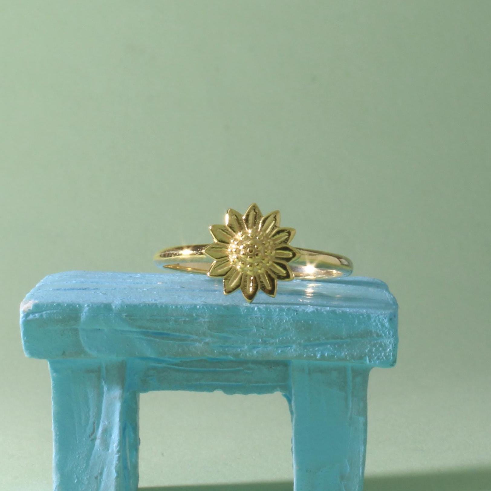 Dainty 14k Gold Sunflower Ring: Minimalist Floral Band - Etsy