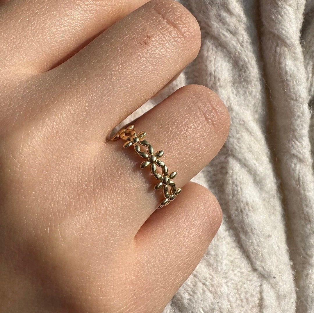 Elegant 10k-18k Gold Daisy Flower Ring - Dainty Nature-inspired Jewelry ...