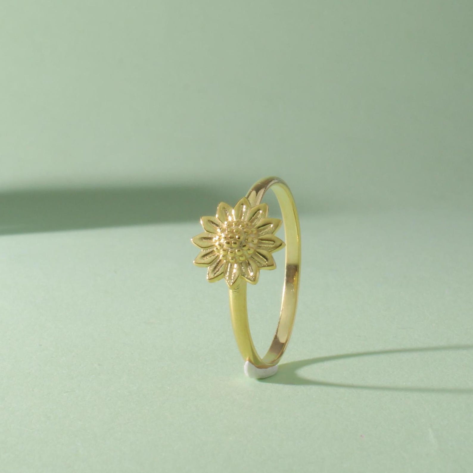 Dainty 14k Gold Sunflower Ring: Minimalist Floral Band - Etsy
