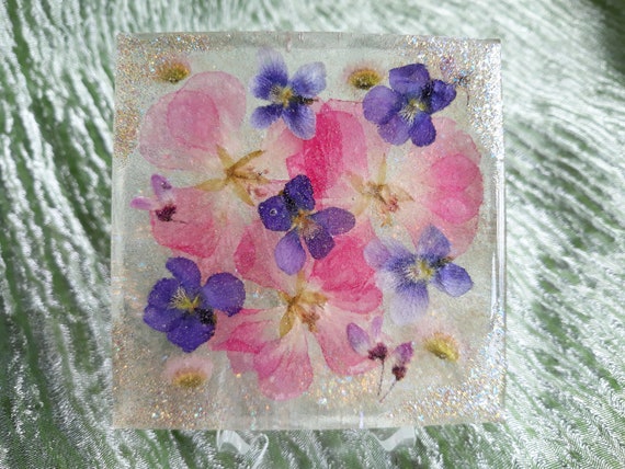 Home Décor Ornaments & Accents Pressed flower in resin desk/shelf art ...