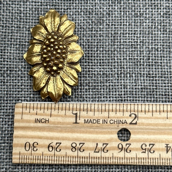 Vintage Brooch Alva Museum Replica Daisy Flower #88 - Gem