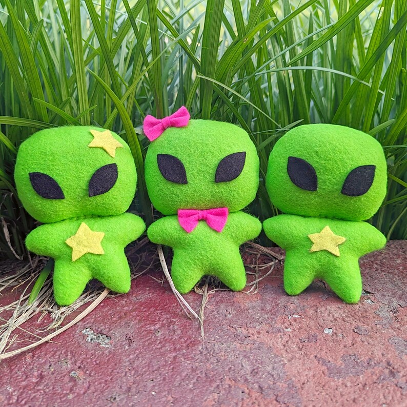 Friendly Green Alien Plushie by the Plushie Witch - Etsy