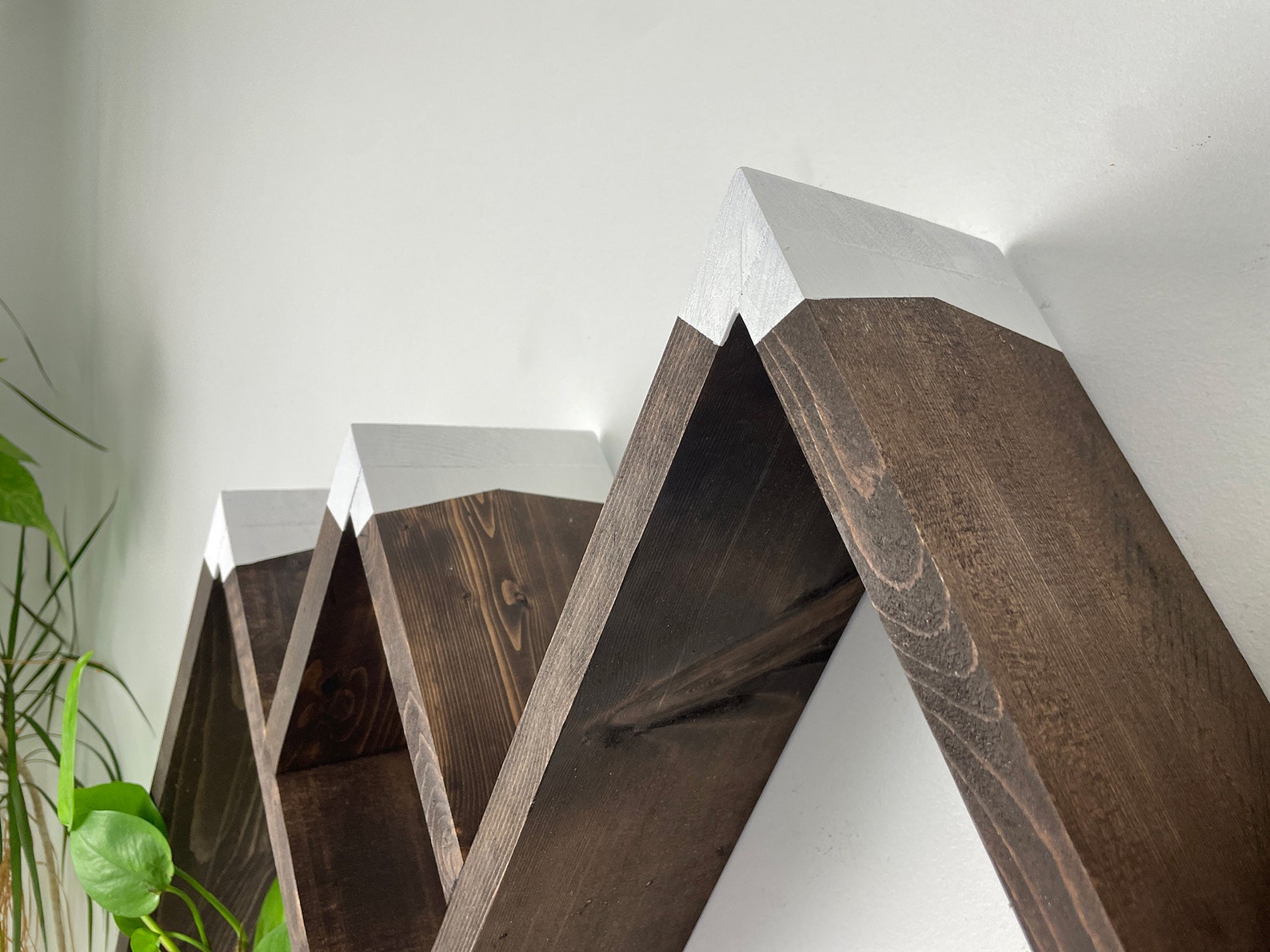Rustic 5 Peak Mountain Shelf: Spruce Wood Adventure Decor (54" X 24.5 ...