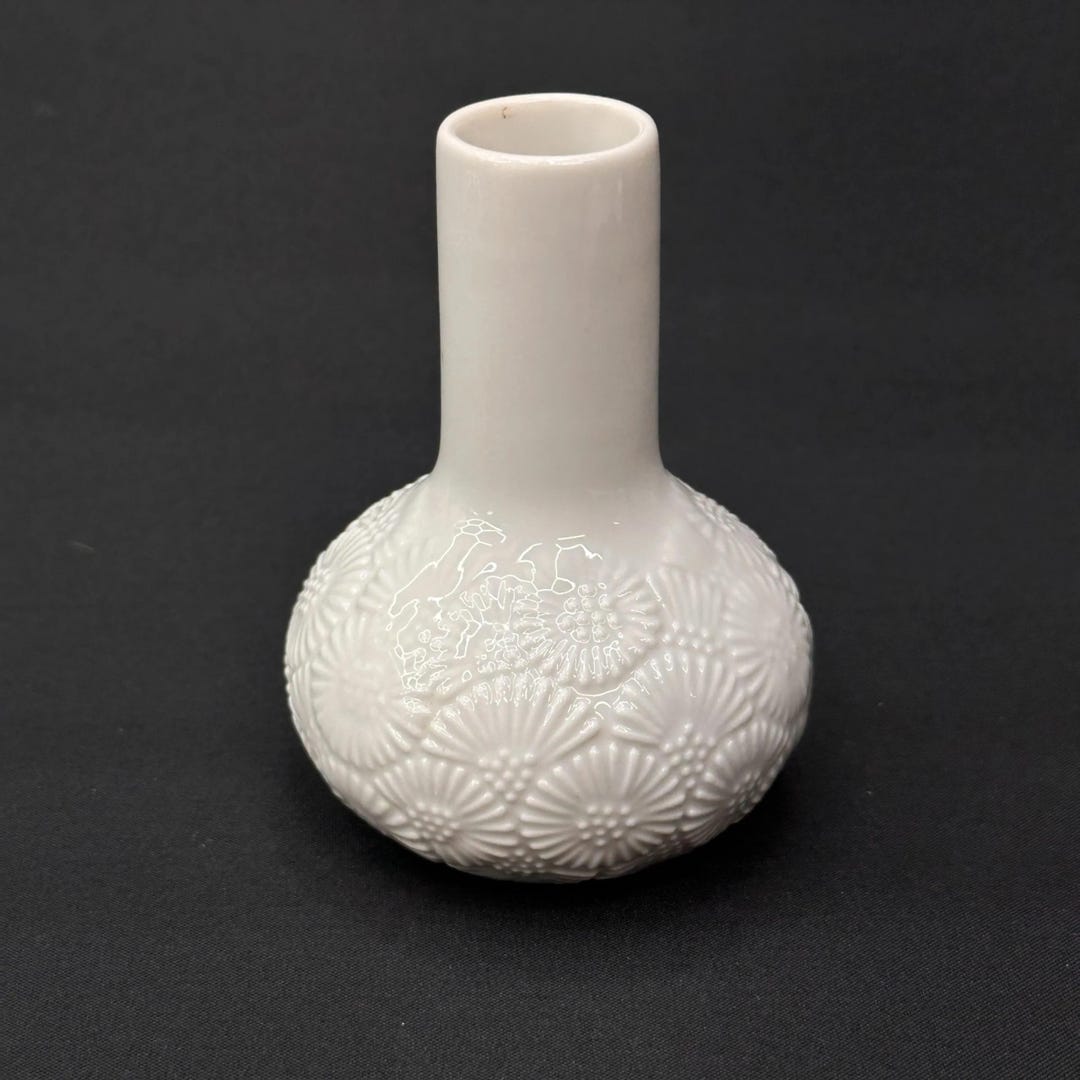 Thomas Germany White Relief Vase Floral Daisy Op Art Porcelain 10cm ...