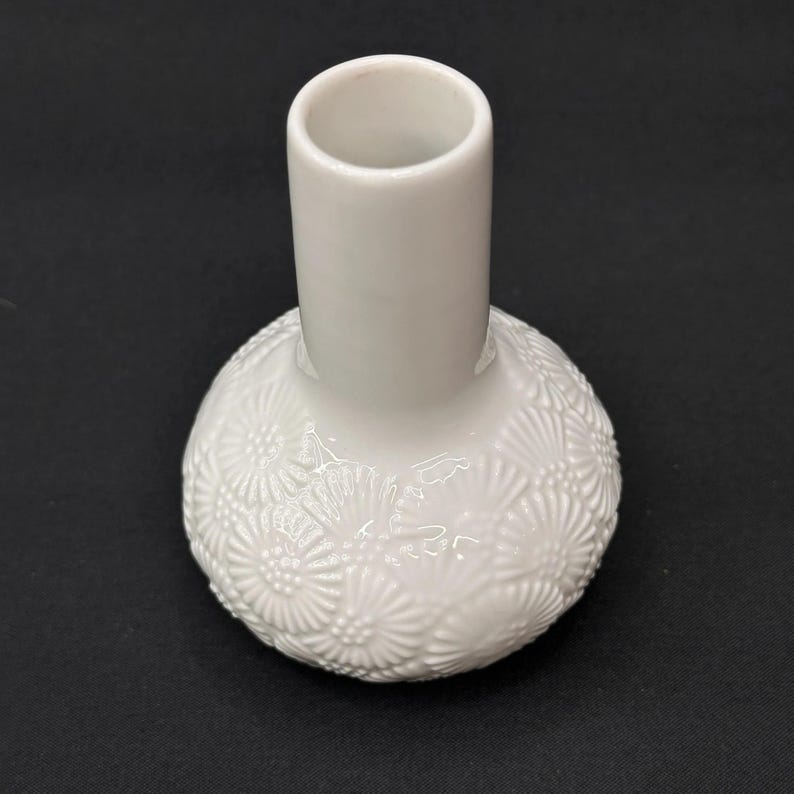 Thomas Germany White Relief Vase Floral Daisy Op Art Porcelain 10cm ...