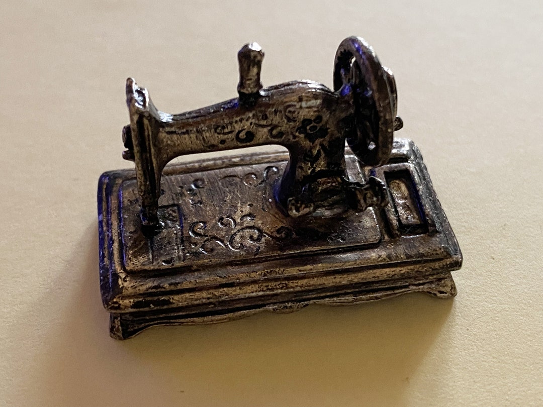 Sewing Machine Vintage Tiny Miniature Silver Tone Metal Collectible ...