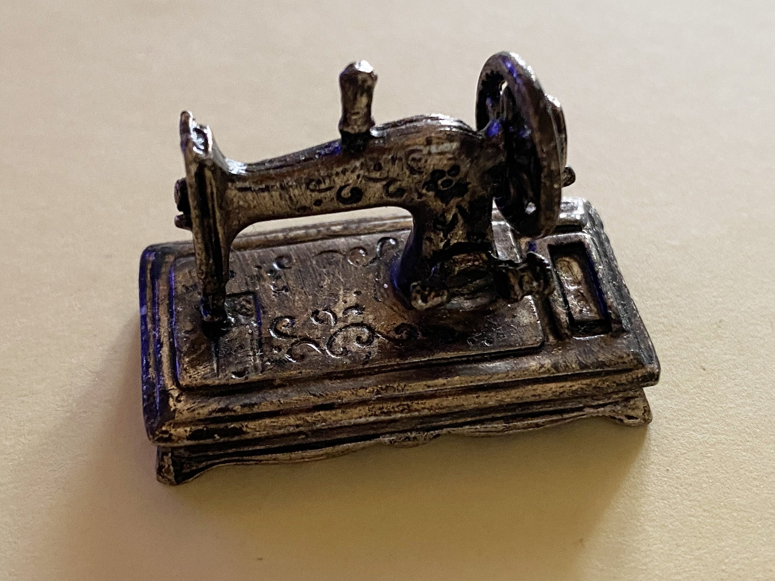Sewing Machine Vintage Tiny Miniature Silver Tone Metal Collectible ...