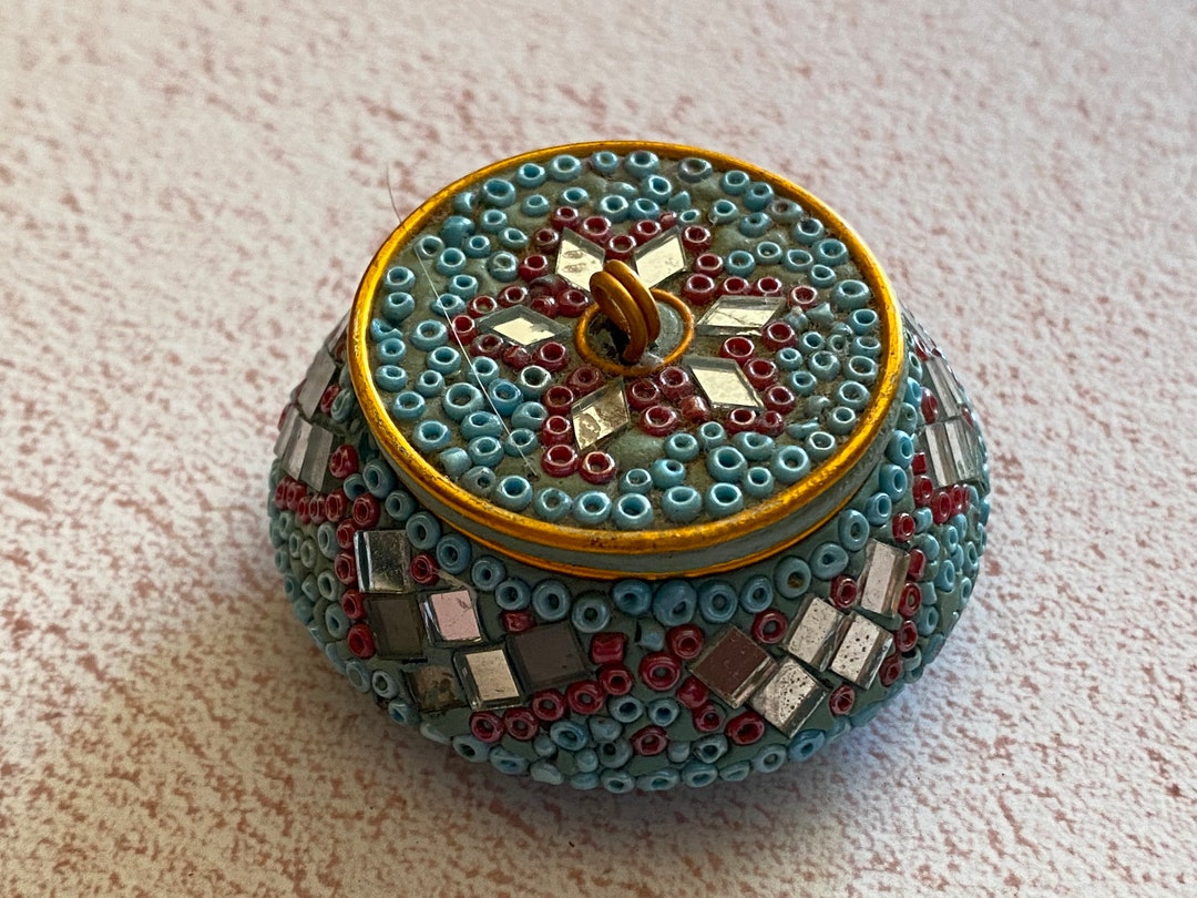 Vintage Small Trinket Box Inlaid With Small Mirror Pieces Round Jewelry ...