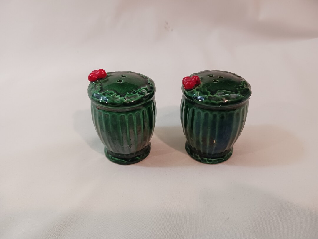 Vintage Lefton Porcelain Holly Berry Salt and Pepper Set, Ribbed Body ...