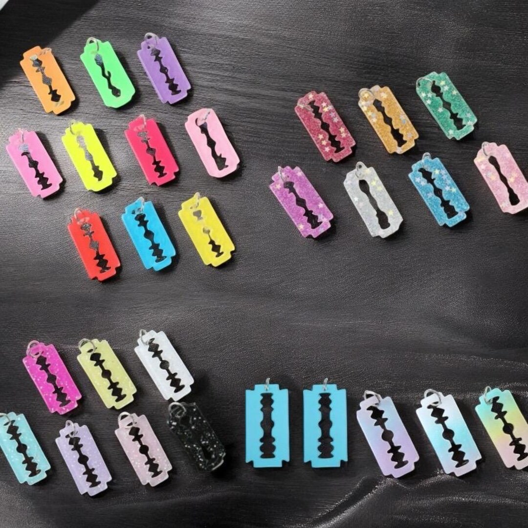 Acrylic Razor Charms | Punk Blade | Glitter Blade Pendants | Ref. P332 ...