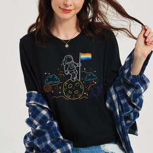 Aroace Shirt Aromantic Asexual Pride Tshirt Space Astronaut Holding ...