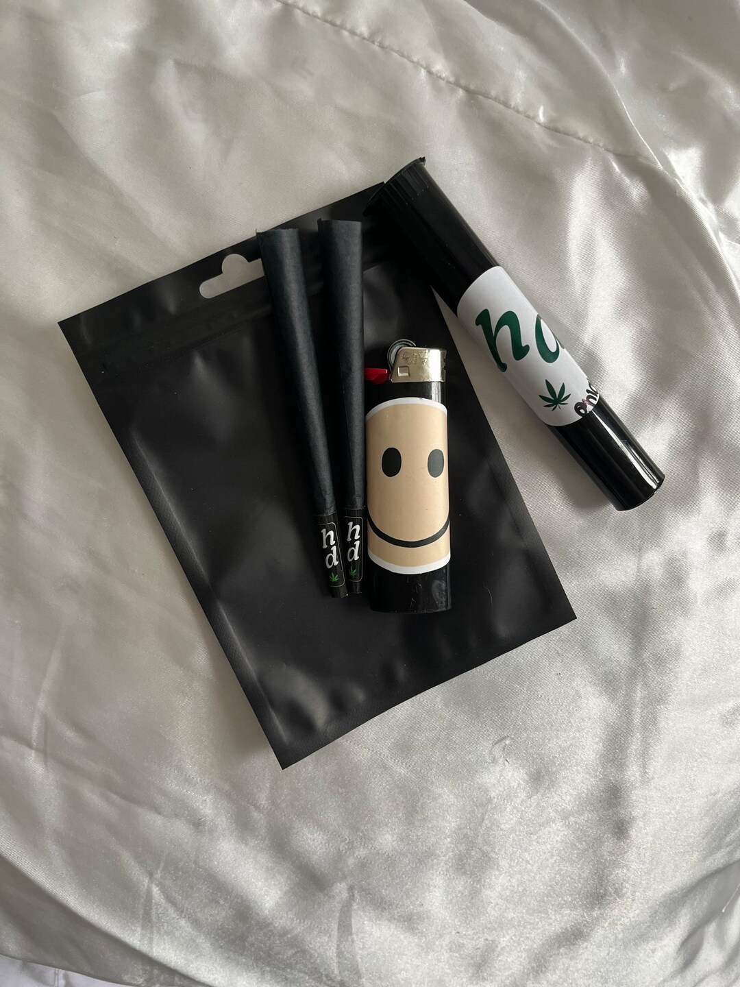 2 King Size Pre Roll Cones, Smell Proof Bag & Bic Lighter Stoner Gift ...