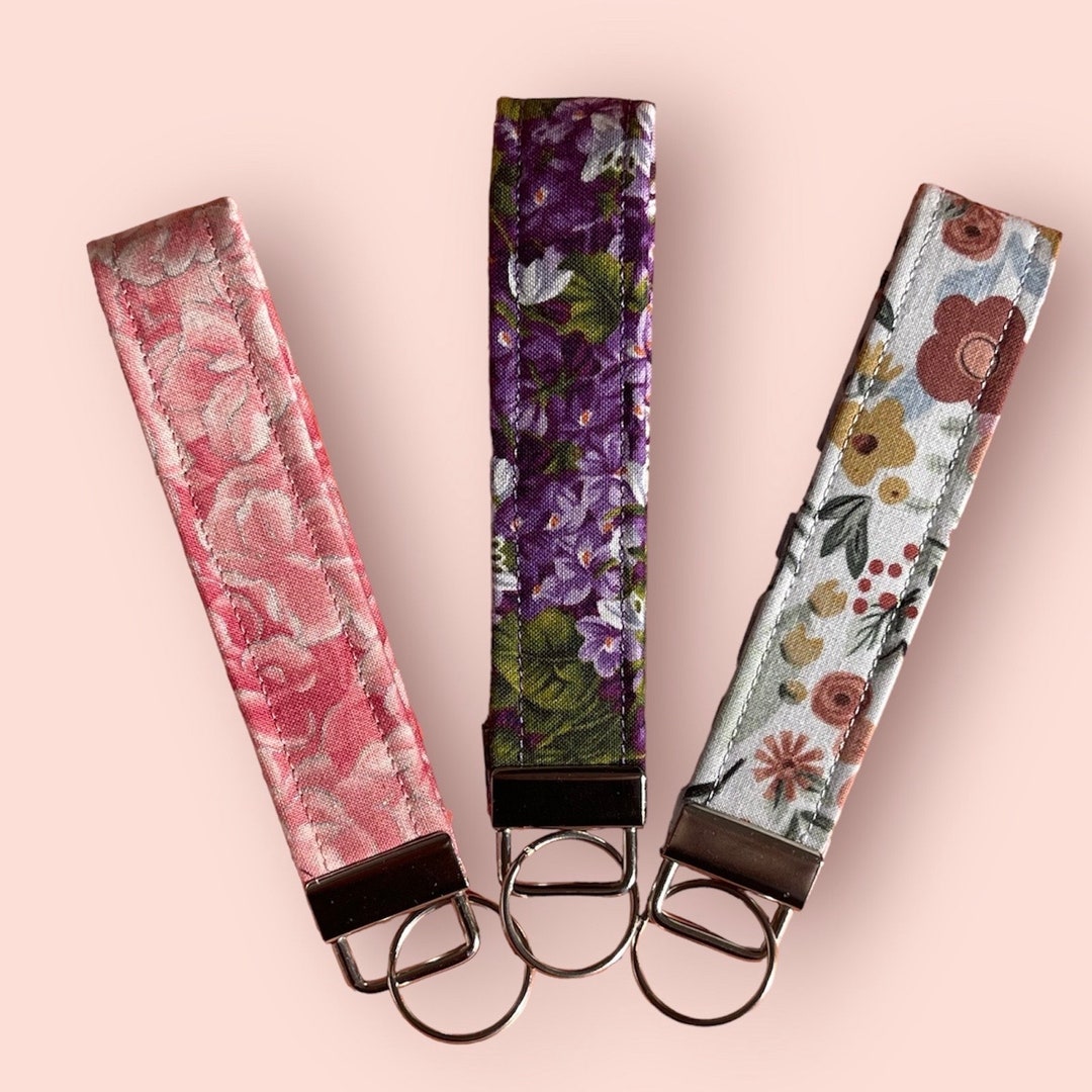 Floral Wrislet Keychain, Handmade Key Fob, Cute Gift, Boho Keychain ...