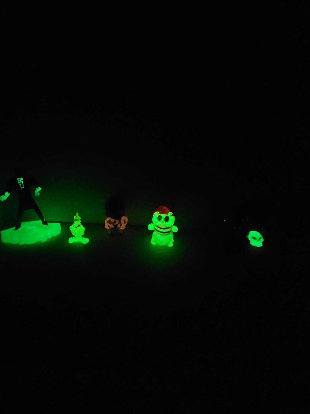 Glow in the Dark Toy Figures - Blacklight - Blacklight Display ...