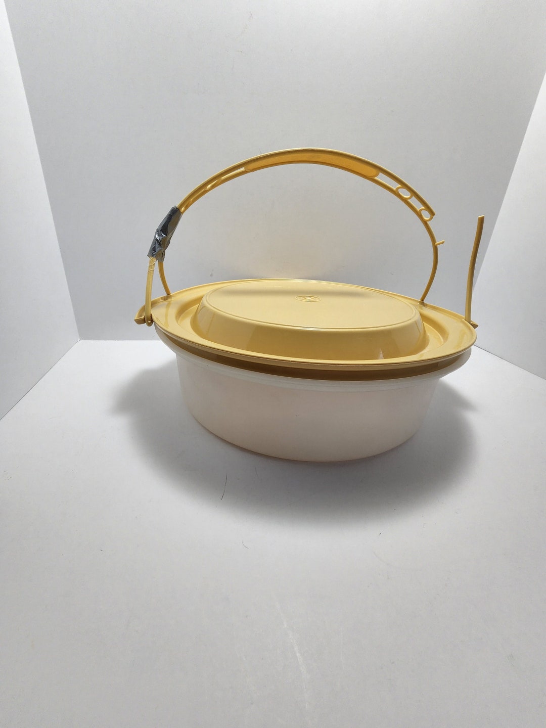 Vintage Tupperware 11x4 With Carrying Handle Pie and Cake Tupperware ...