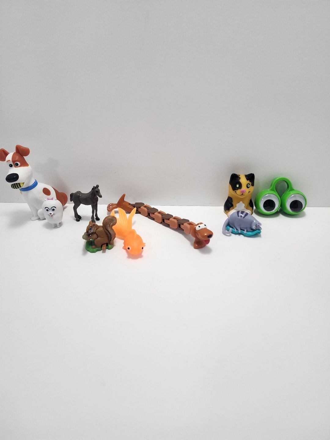 Pets and Animals Random Mixture Toy Lot - Pets - Pet Toys - Pets Movie ...