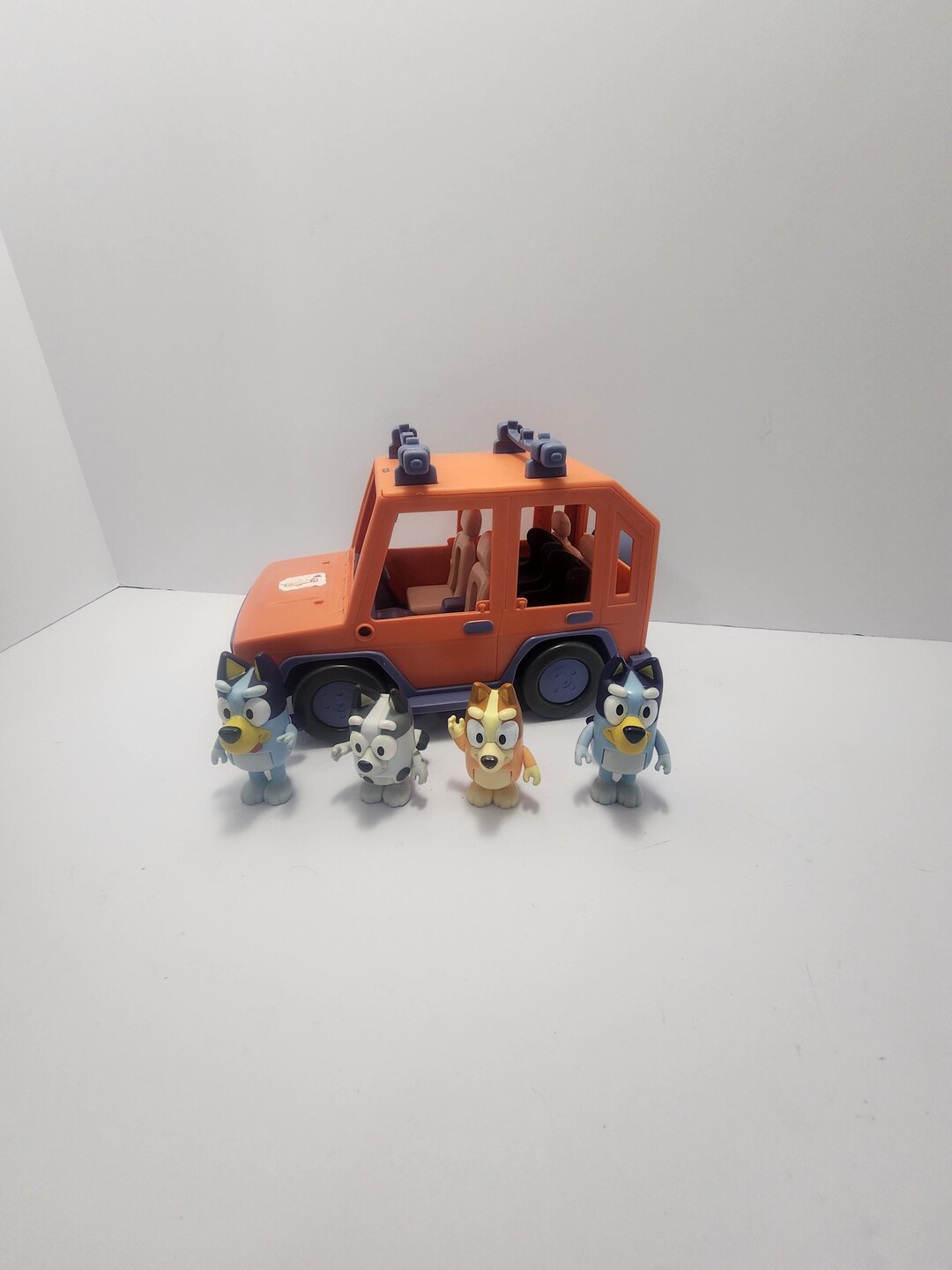 Bluey Jeep With 4 Action Figures LOT - Bluey - Bluey Toys - Bluey ...