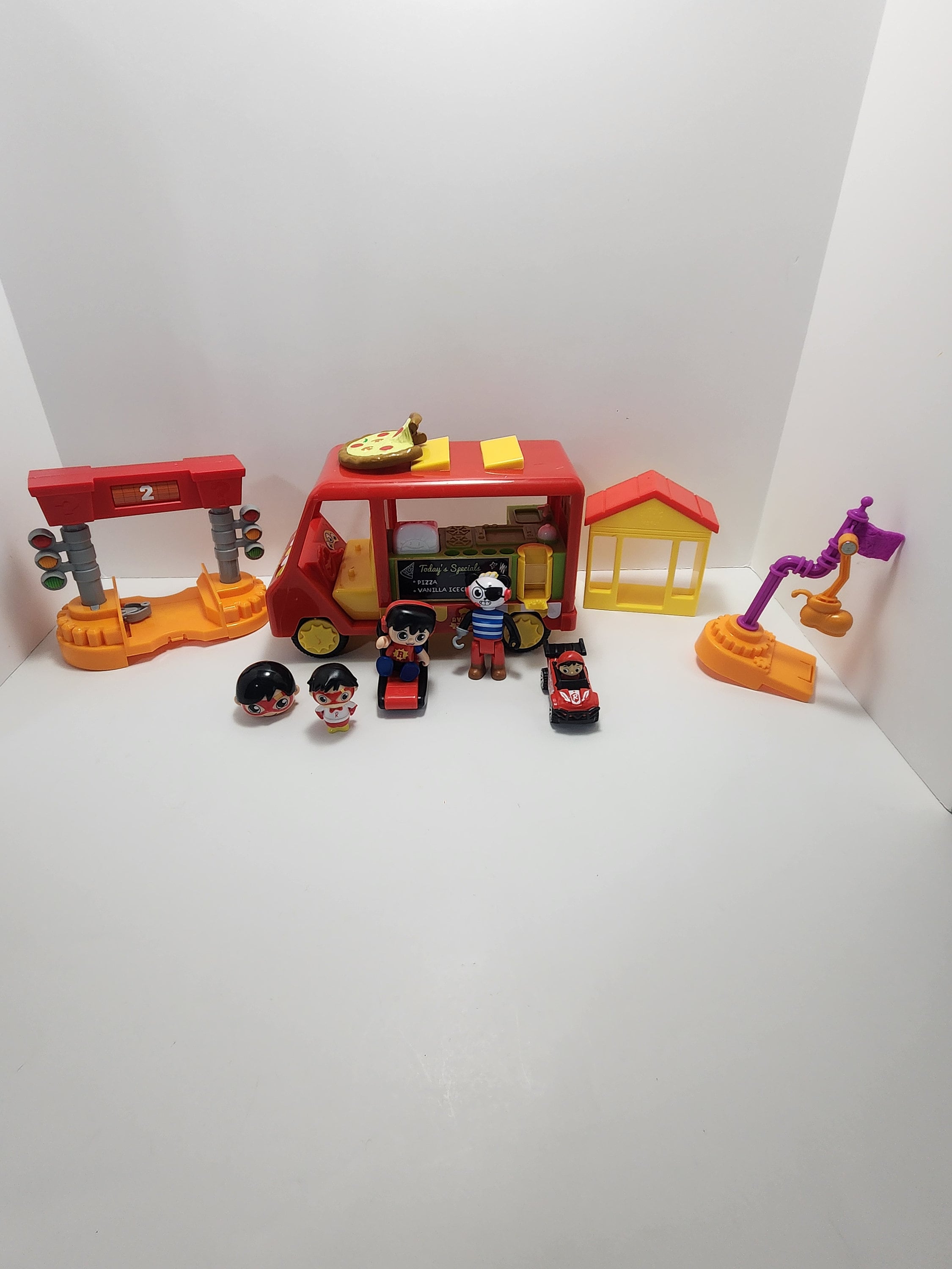 Ryans World Playset and Action Figures Playset Ryan's World Ryan's ...