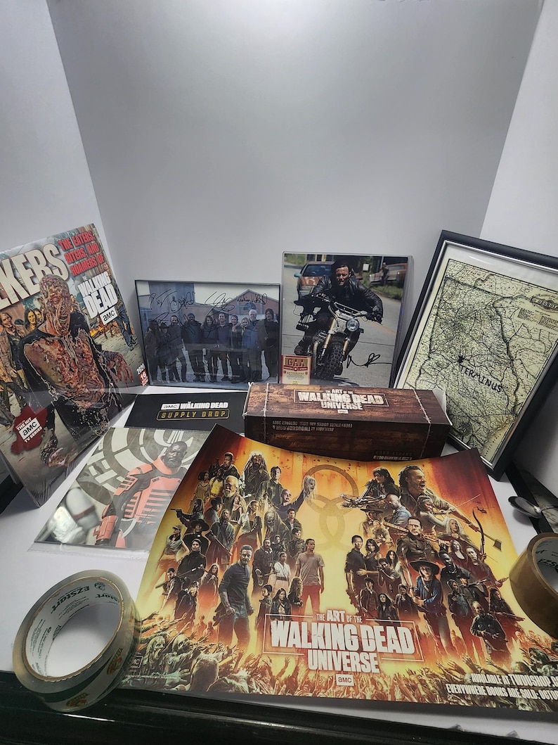 The Walking Dead AMC Posters Signs Autographs Memorbilla Decorations ...