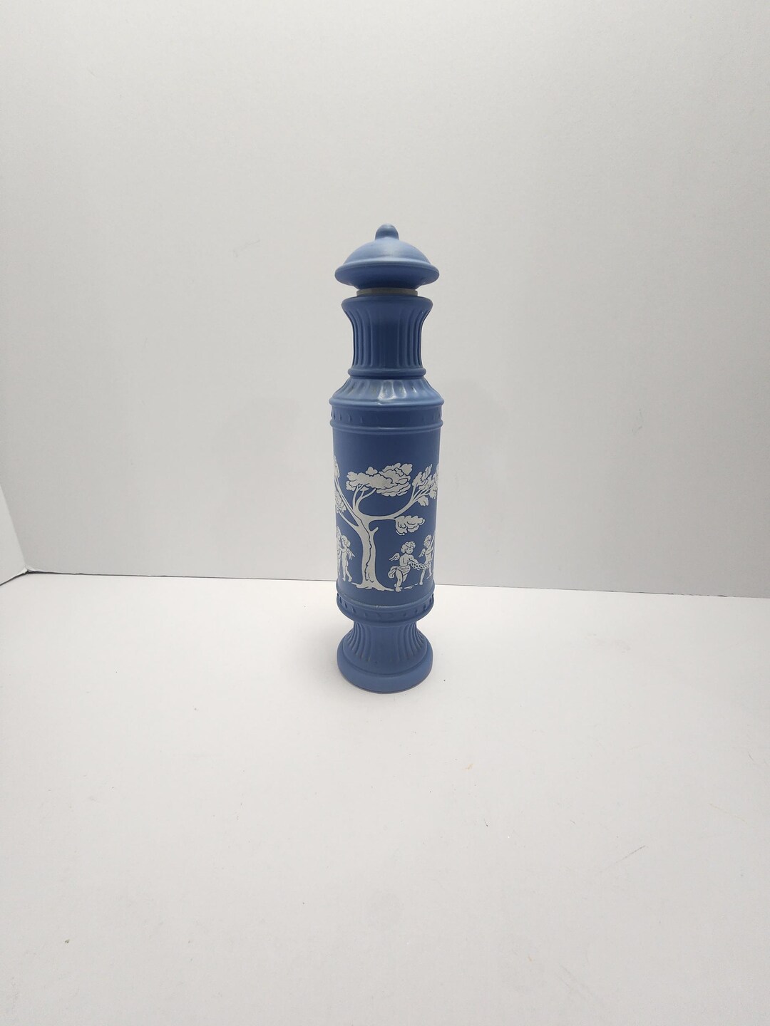 Avon Avonshire Blue Charisma Cologne Perfume Bottle Decanter Wedgewood ...
