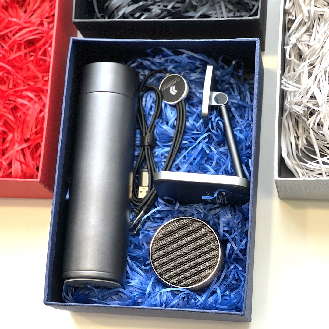 Affordable Employee Gift Set, Corporate Gift Pack, Magsafe Wireless ...