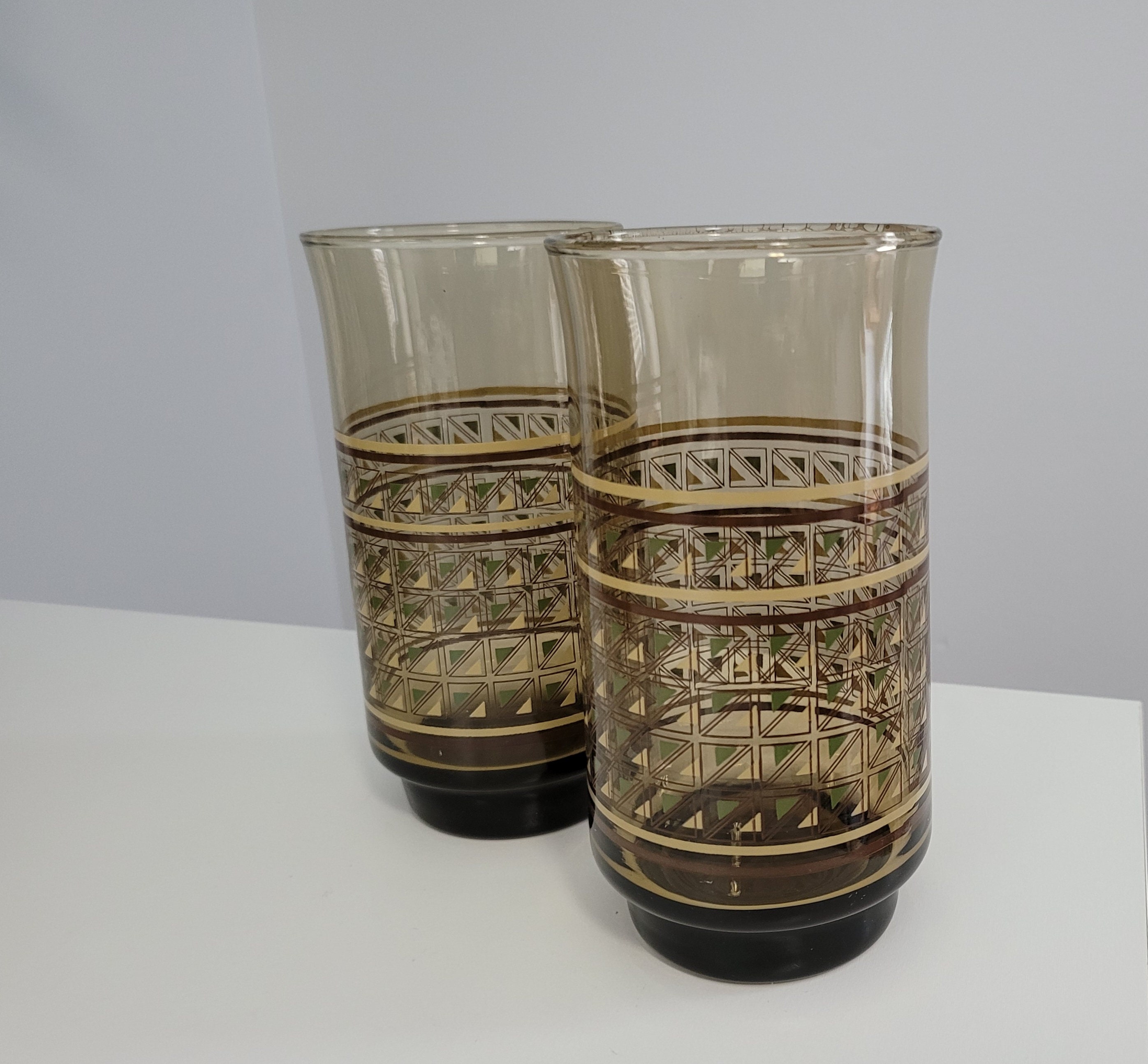 Retro Brown Glasses Drinking Glasses With Textile Checkered Design ...
