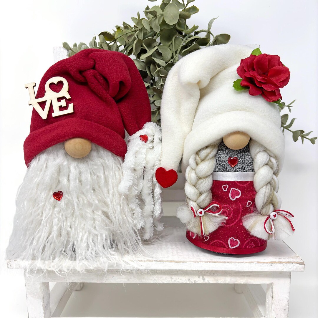 Valentine's Gnome Couple | Valentine Gift, Gnome Decor, Valentine's Day ...