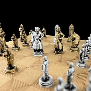 Metal Luxurious Greek Knight Chess Set With Chessboard Paladin Knight ...