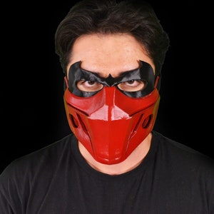 Red Robin Adult Size Face Party & Cosplay Mask Face Adjustable Red ...