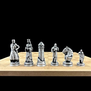 Metal Luxurious Greek Knight Chess Set With Chessboard Paladin Knight ...