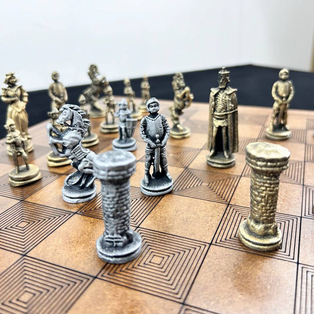 Metal British Age Historical Chess Set With Chess Board Knight Chess ...