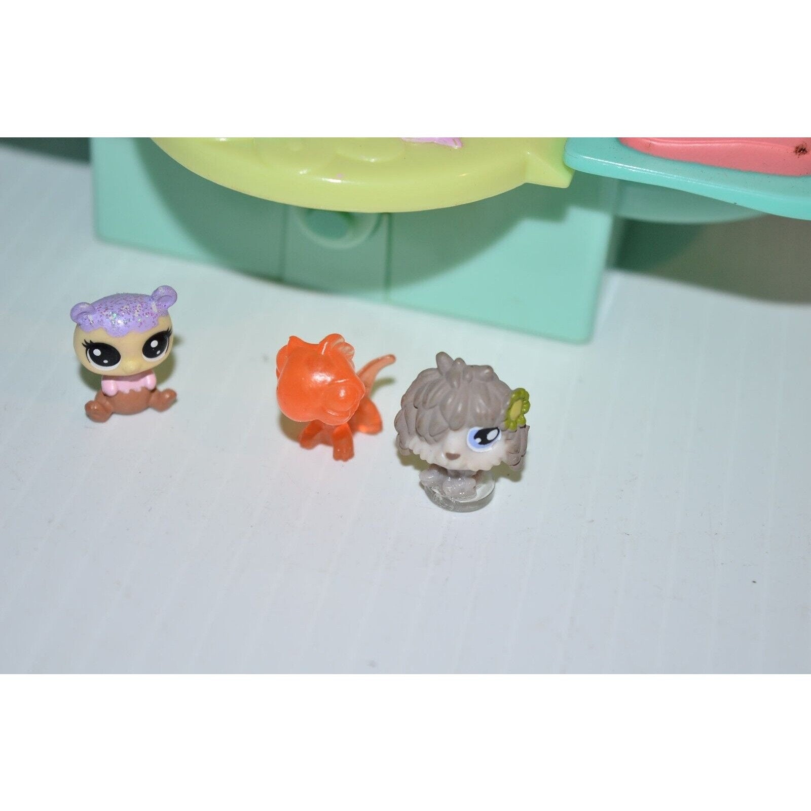 Littlest Pet Shop Teeniest Tiniest Pop-up Mini Play Set 3 Tiny Pets ...