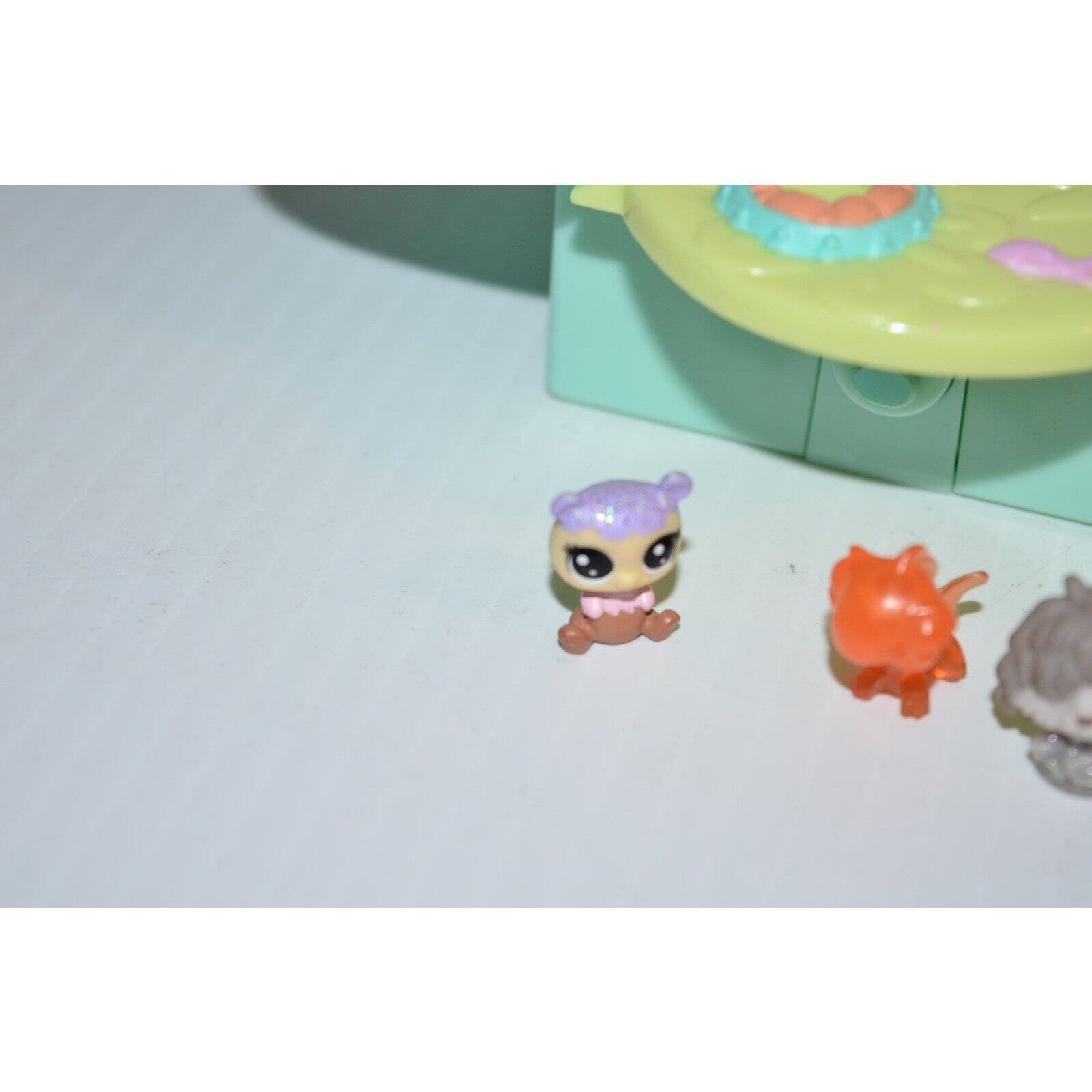 Littlest Pet Shop Teeniest Tiniest Pop-up Mini Play Set 3 Tiny Pets ...