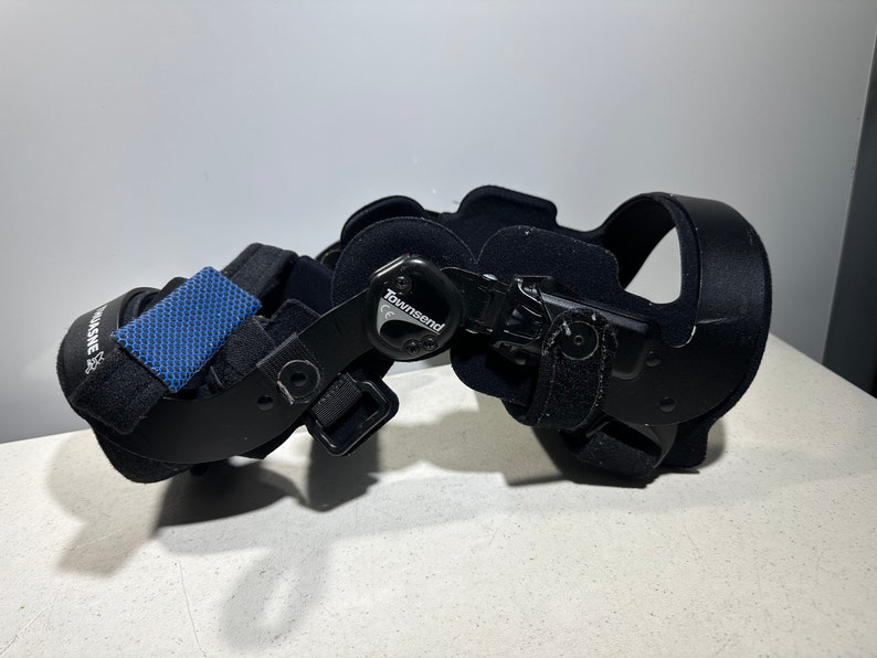 Townsend Thusane Knee Brace Gray Rebel Reliever Adjustable Length Left ...