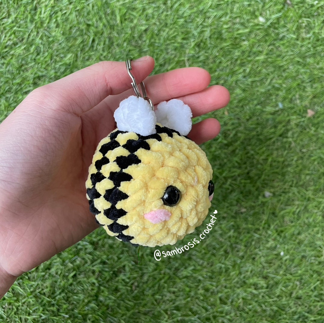 Bee Keychain / Bee Keyring / Crochet Bee Keychain / Crochet Bee Plushie ...