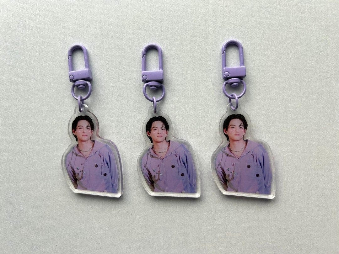 Taehyung Blushing Keychains | BTS Taehyung Keychain | BTS V Keychain ...